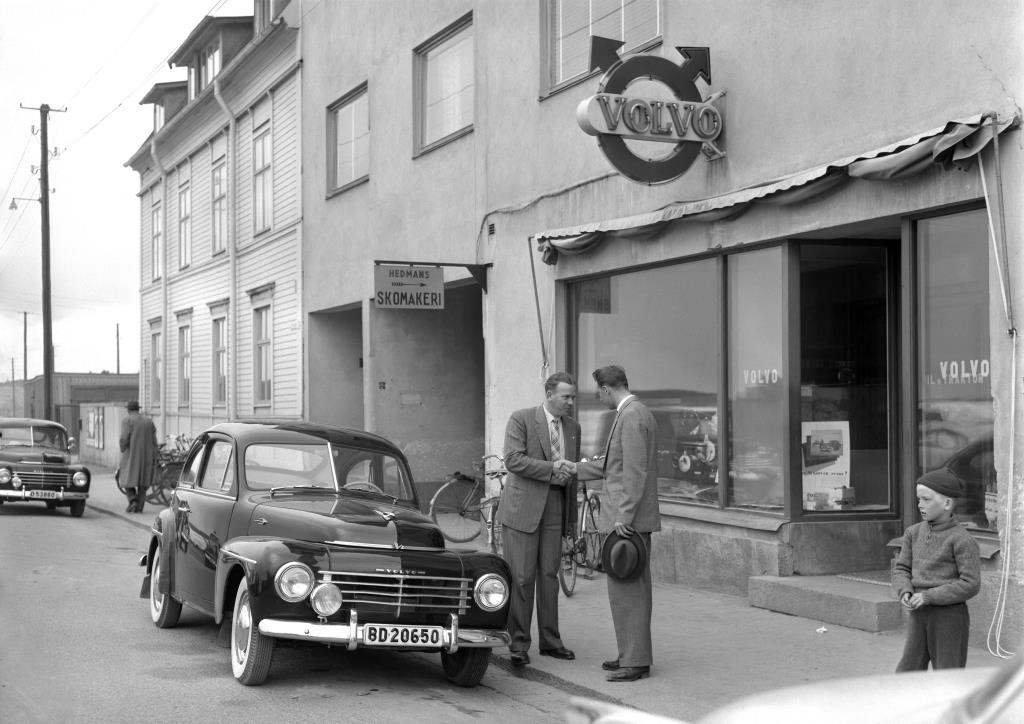 Volvo, Bil & Traktor, Smedjegatan 32. Volvo med regnr: BD 20650. Skylt ...