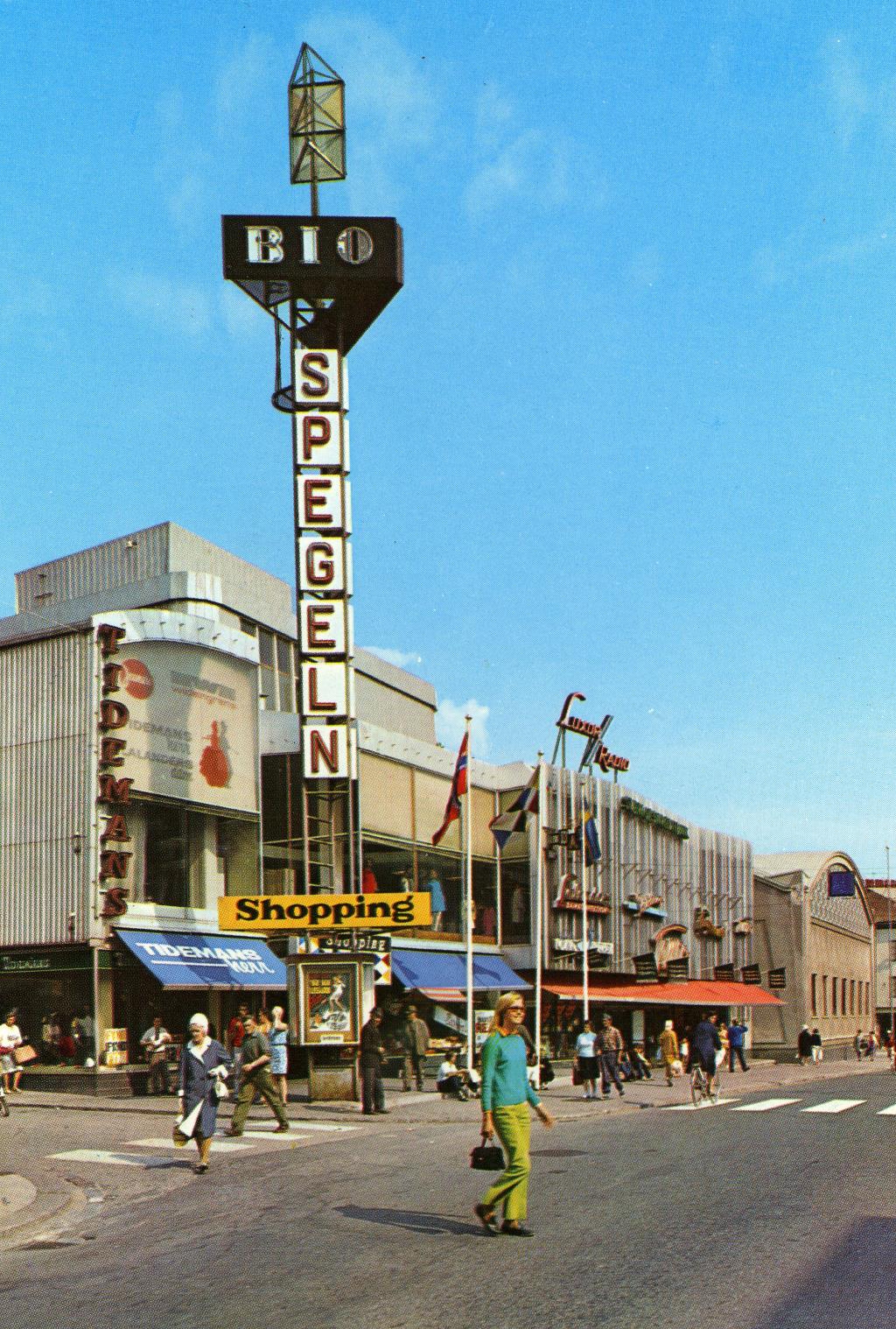 Luleå Shoppingcenter där Biografen Spegeln inrymmes.Vykort...