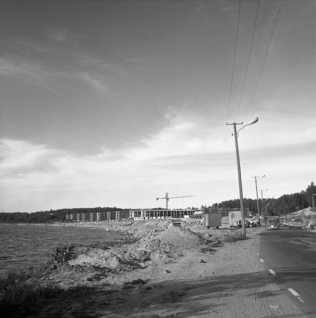 Svartövägen. Till vänster gamla vägen mellan Lulsundet och Skurholmen ...